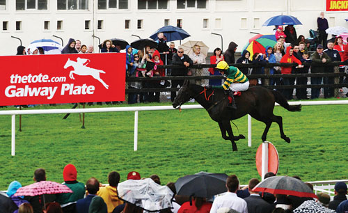 Advertiser.ie - New Galway Plate to spend the year on JP's mantelpiece