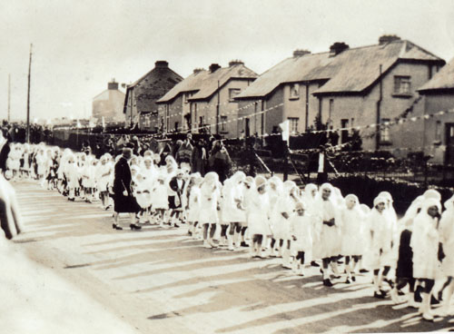 Advertiser.ie - The May procession