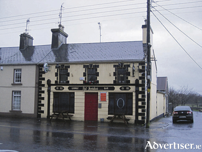Advertiser.ie - Popular Clarinbridge bar on the market