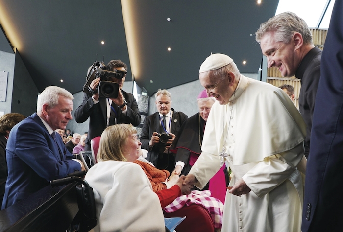 Advertiser.ie - Thousands brave the rain to see Pope Francis in Knock