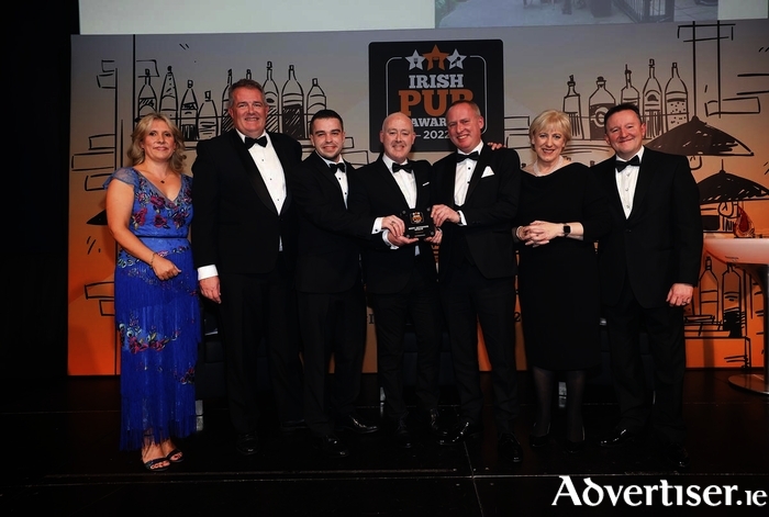 Advertiser.ie - O’Connells Pub wins Best Outdoor Pub Space Award