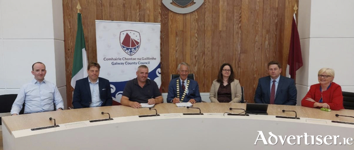 Advertiser.ie - Contract signed for construction of houses at Ballymoe